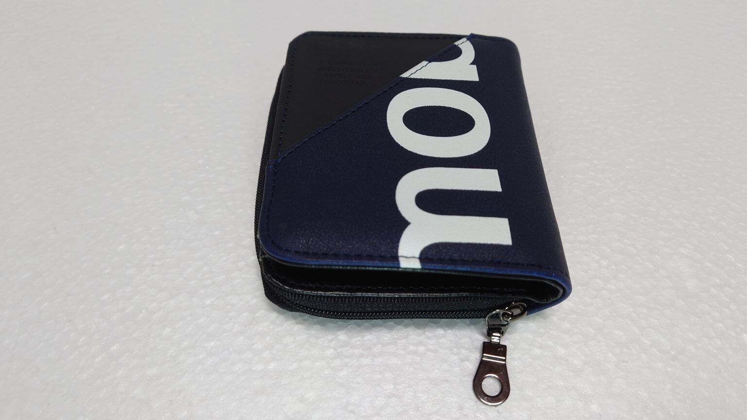 実用的で低価格！mobac【モバック】の二つ折り財布をレビュー | 気がるにいっとく