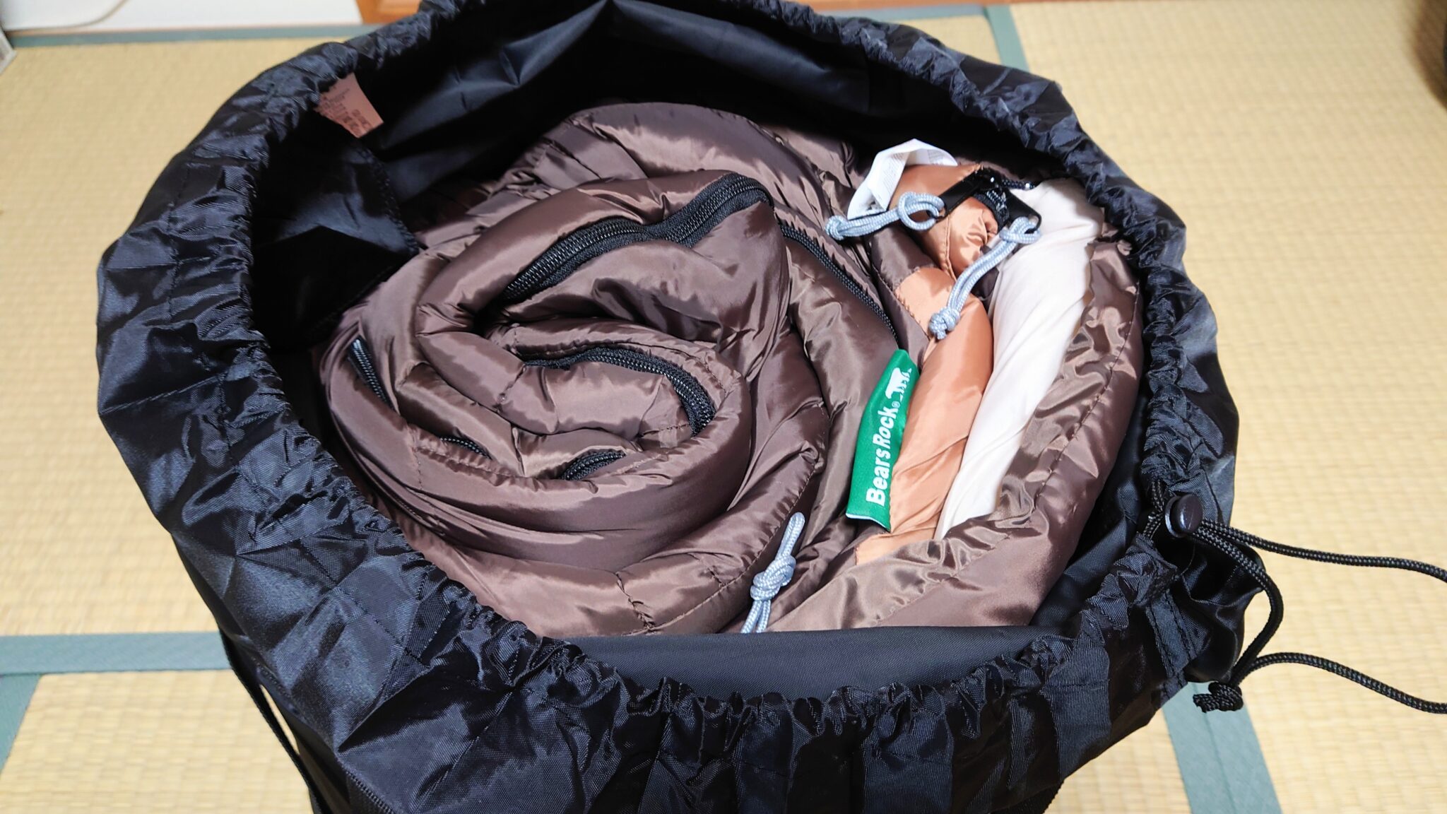 ベアーズロック冬用寝袋 封筒型【FX-503W】の紹介とマミー型【FX-453G】との違いをレビュー！ | 気がるにいっとく